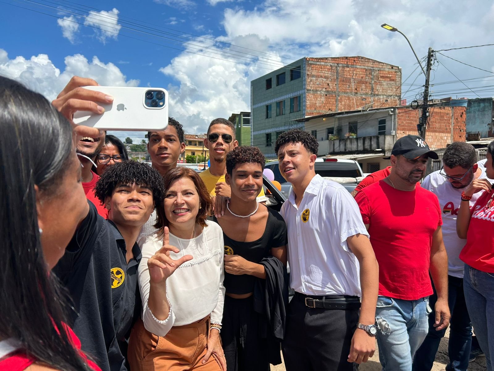 Adélia é recebida com festa, carreata e apoio nas ruas; - ILHÉUS.COM.BR